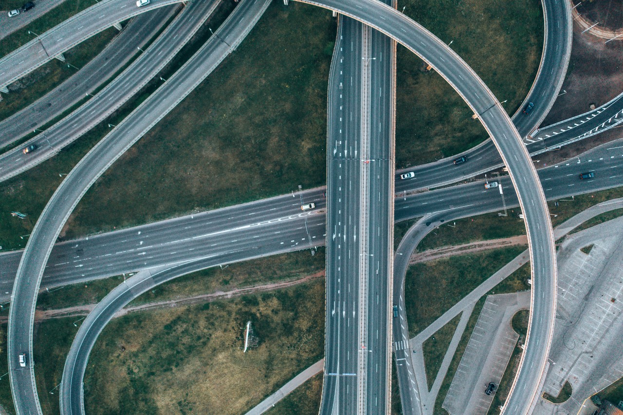 luchtfoto-van-snelwegen-met-viaductkruisingen_verkleind - Baks Groep